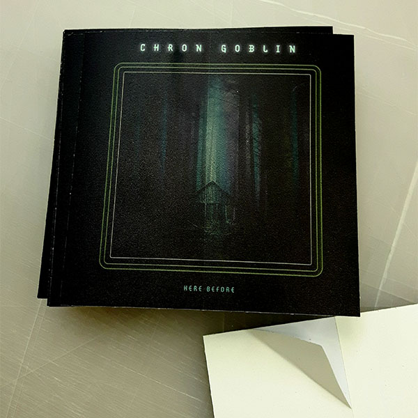 Die-cut vinyl stickers with back split, crack and peel, easy to apply